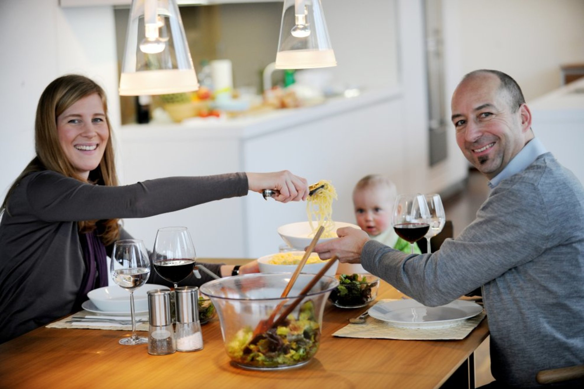 Lærer 1000 ord ekstra: Barnas språk blir best med familiemiddag hver ...